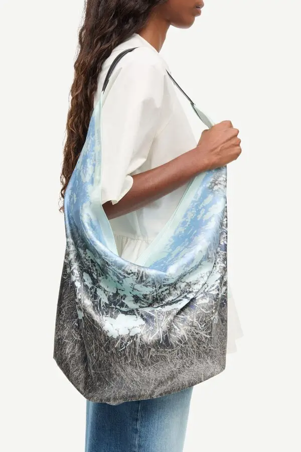 SAMSOE SAMSOE Saelli Landscape-print Silk Shoulder Bag