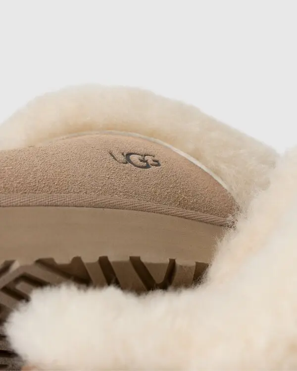 UGG Disquette Logo Embossed Platform Slippers