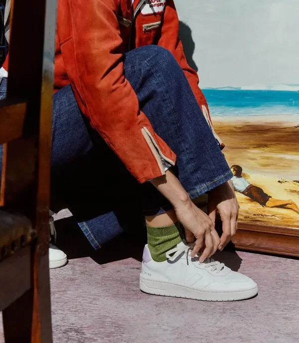 VEJA V-90 Sneakers