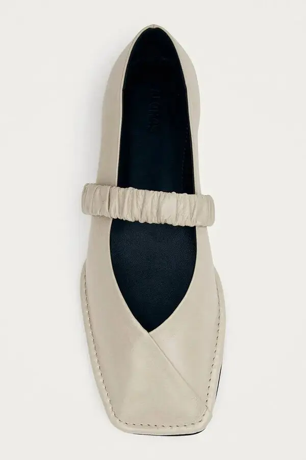 ALOHAS Square-toe Gathered Strap Flats