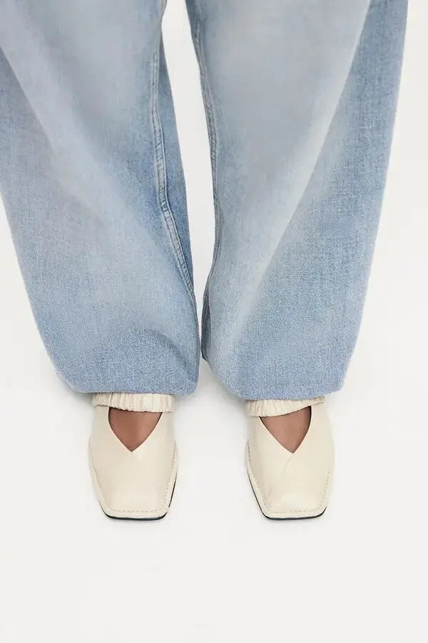 ALOHAS Square-toe Gathered Strap Flats