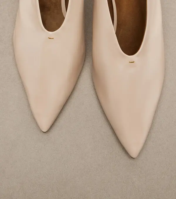 Khaite Miriam Leather Pumps - Beige