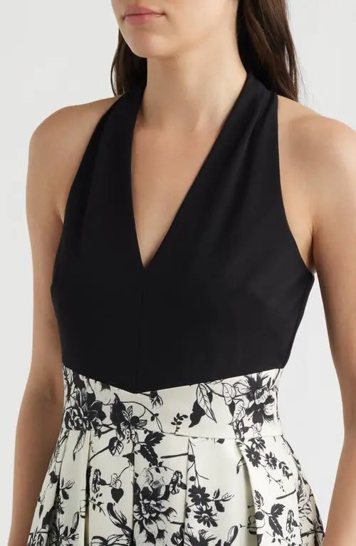 Julia Jordan Print Pleated Sleeveless Gown