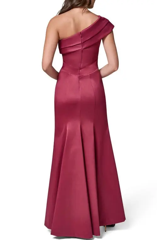 Donna Karan New York Seamed One Shoulder Gown