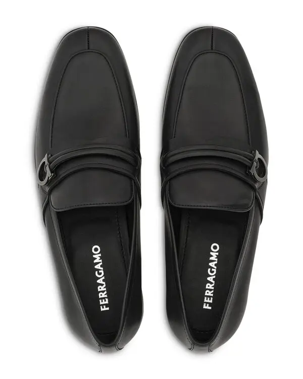 FERRAGAMO Gancini Ornament Moccasin Loafers - Nero