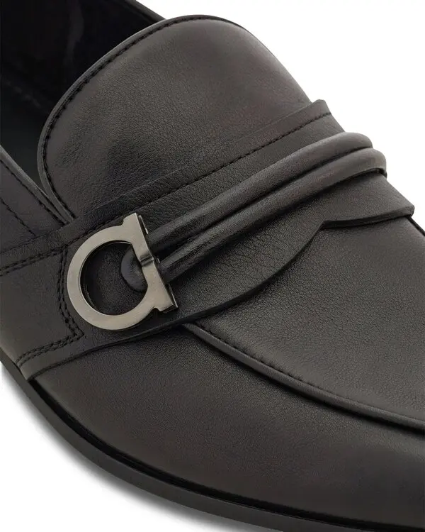 FERRAGAMO Gancini Ornament Moccasin Loafers - Nero