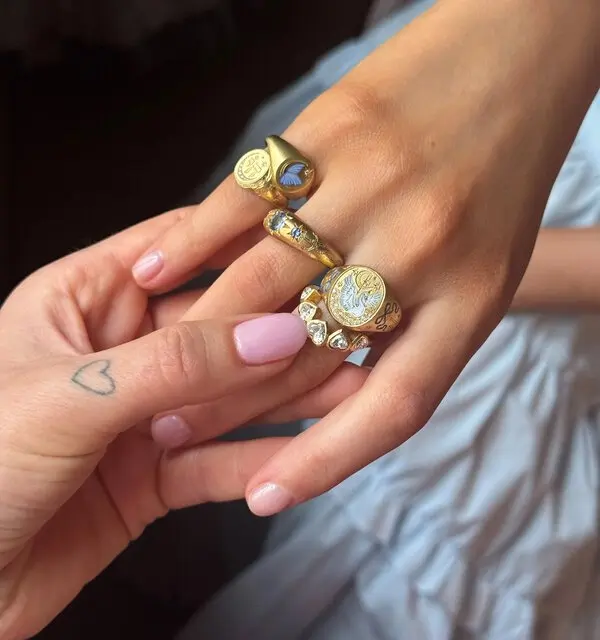 CECE JEWELLERY Swan Lake Signet Ring In 18k With Enamel And Diamonds