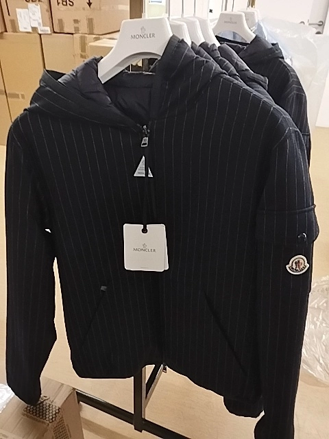 Moncler Reversible Hooded Short Jacket - Black