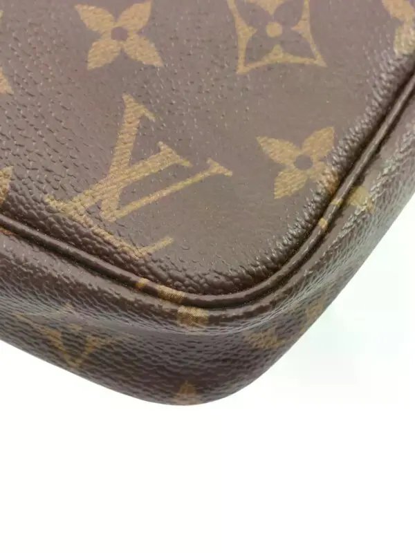 LOUIS VUITTON Monogram Pochette Accessoires Shoulder Bag