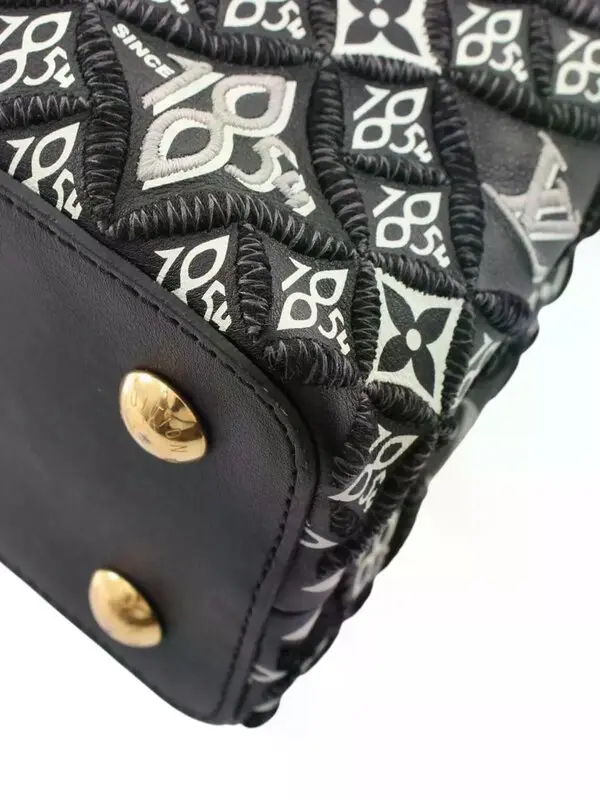 LOUIS VUITTON Capucines Mm Satchel
