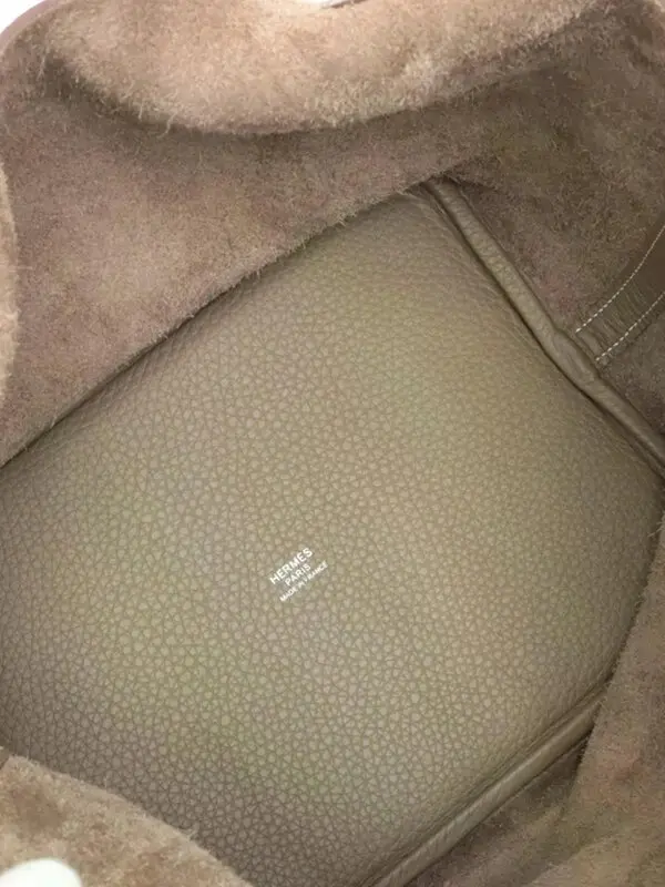 Hermès Clemence Picotin Lock 22 Handbag