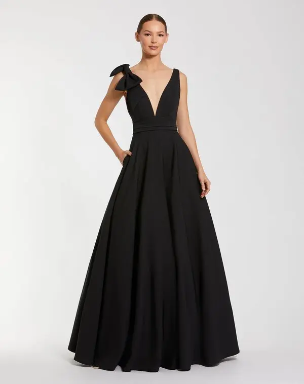 Mac Duggal Petite Sleeveless Plunge Neck Ball Gown With Bow Detail - Black