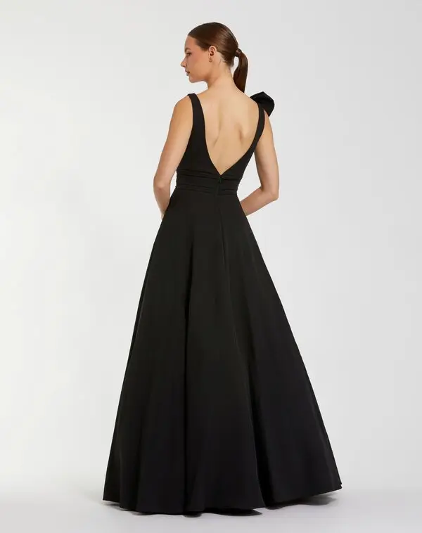 Mac Duggal Petite Sleeveless Plunge Neck Ball Gown With Bow Detail - Black