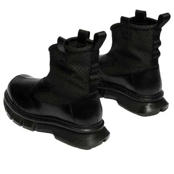 Dr. Martens Qubist Rigger Boots