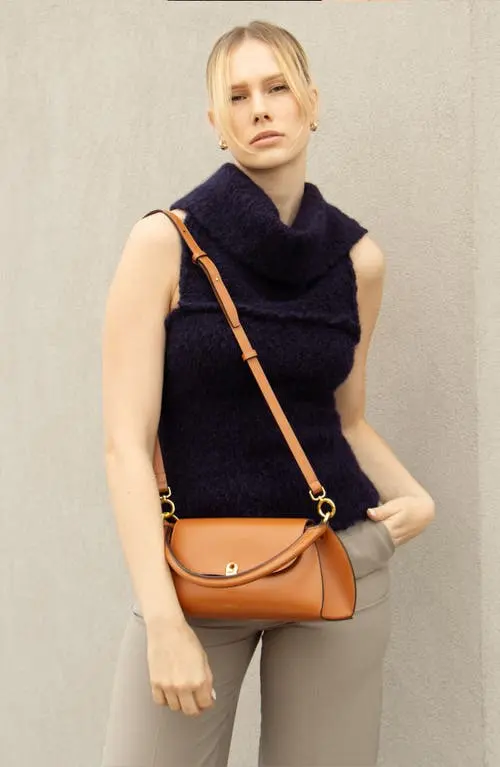 NOIRGAZE Scallop Baguette Bag In Calf Leather - Tan