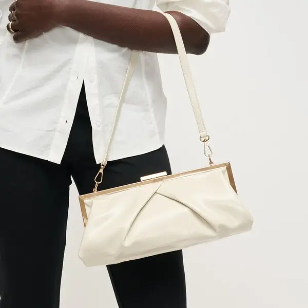 URBAN EXPRESSIONS Scottie Crossbody In Vegan Leather With Metal Frame - Bone