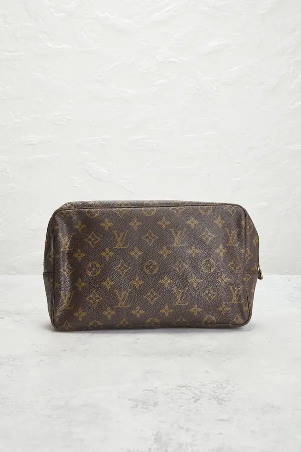 LOUIS VUITTON Monogram Trousse Toilette 28 Pouch