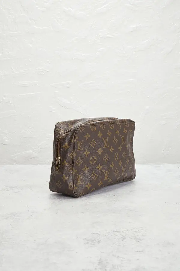 LOUIS VUITTON Monogram Trousse Toilette 28 Pouch