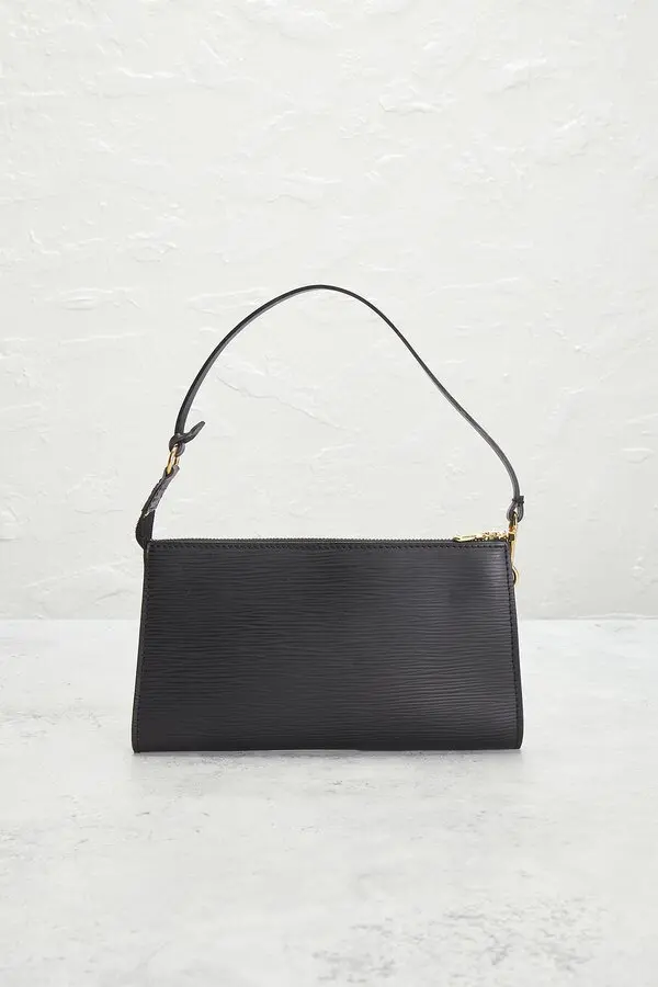 LOUIS VUITTON Epi Pochette Accessoires 24 Shoulder Bag