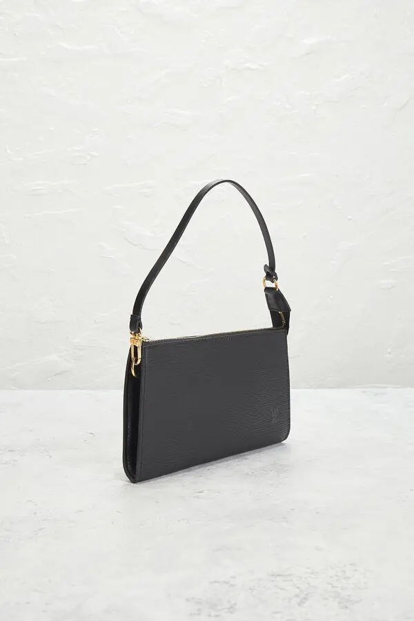 LOUIS VUITTON Epi Pochette Accessoires 24 Shoulder Bag