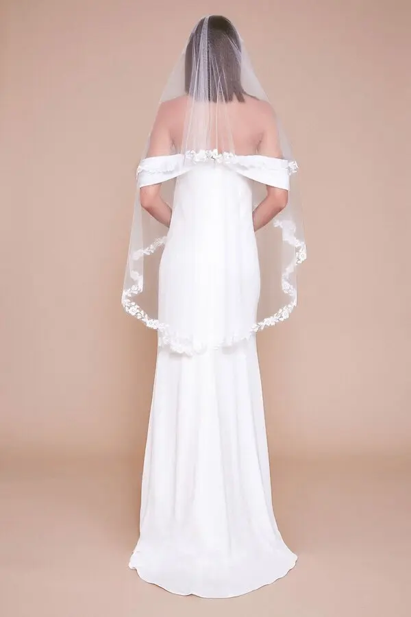 Tadashi Shoji Fingertip Bridal Veil With Floral Embroidery - Ivory