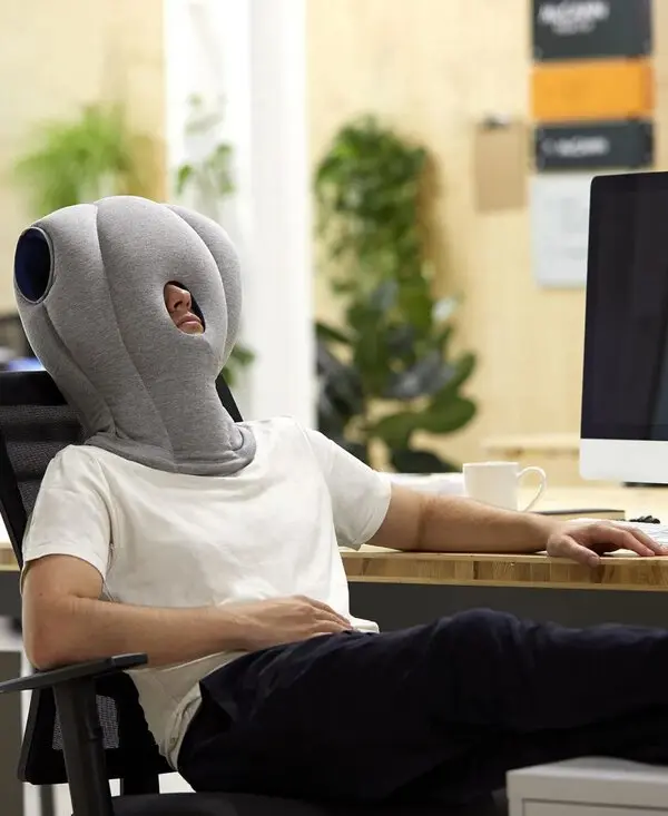 UNCOMMON GOODS Nap Anywhere Light Blocking Travel Pillow