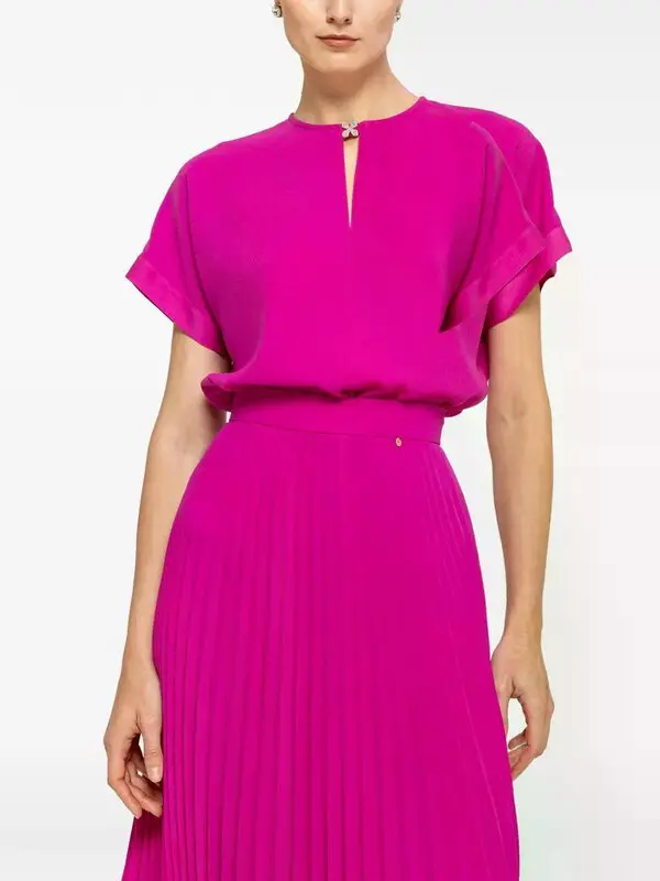 NISSA Short Sleeve Top With Metallic Neckline Detail