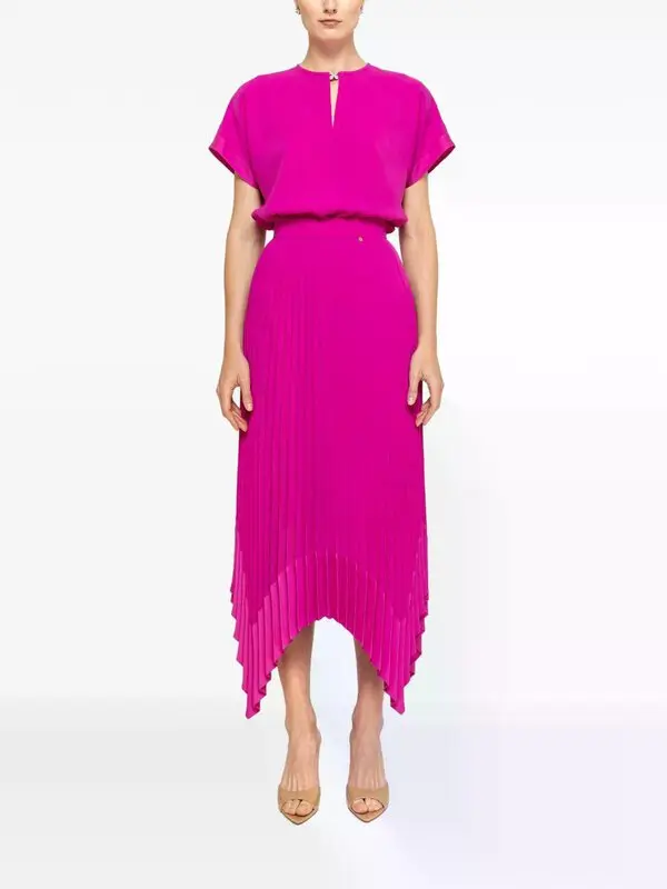 NISSA Short Sleeve Top With Metallic Neckline Detail