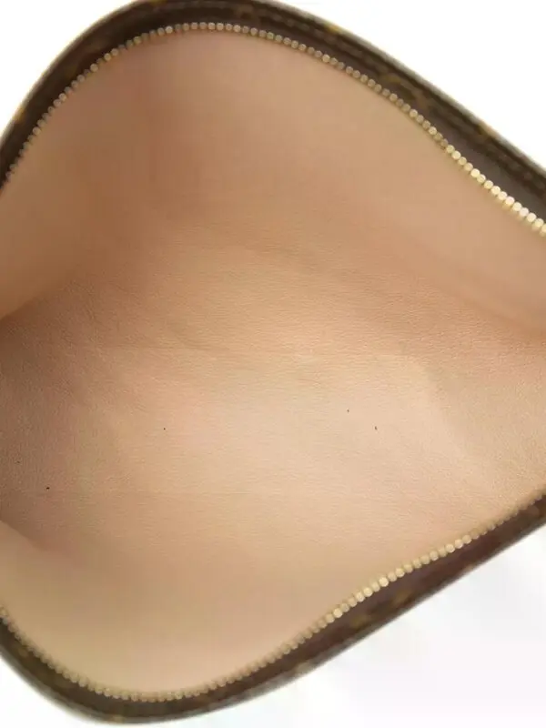 LOUIS VUITTON Monogram Toiletry Pouch 26 Clutch Bag