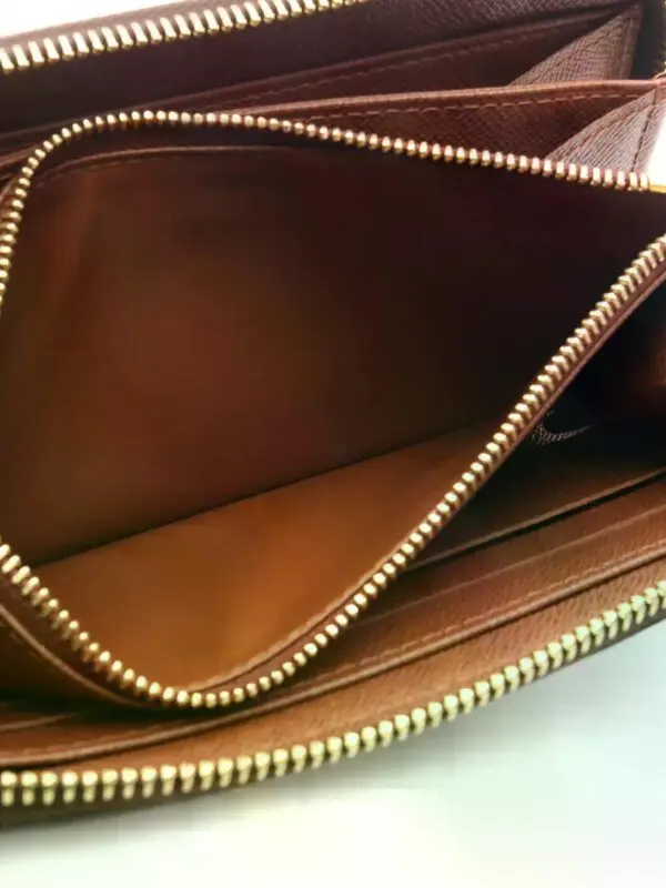 LOUIS VUITTON 2009 Zippy Wallet - Brown