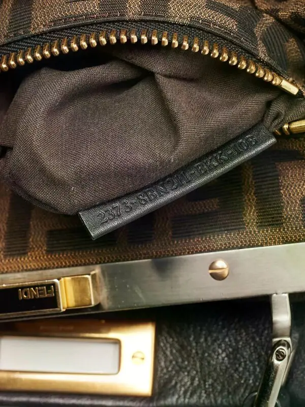 Fendi Medium Peekaboo Shoulder Bag - Black