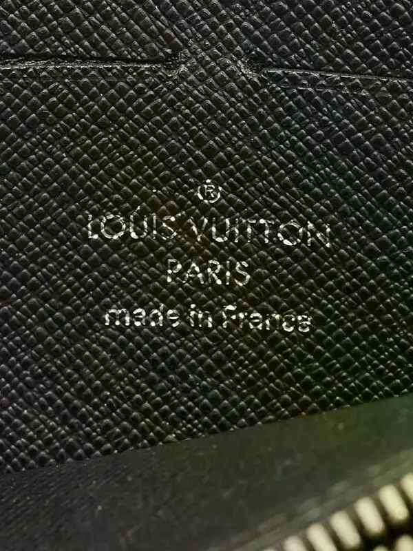 LOUIS VUITTON Zippy Epi-leather Wallet - Black