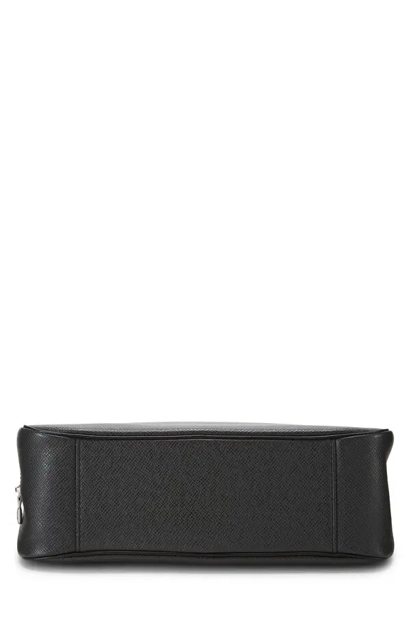 LOUIS VUITTON Taiga Toiletry Pouch