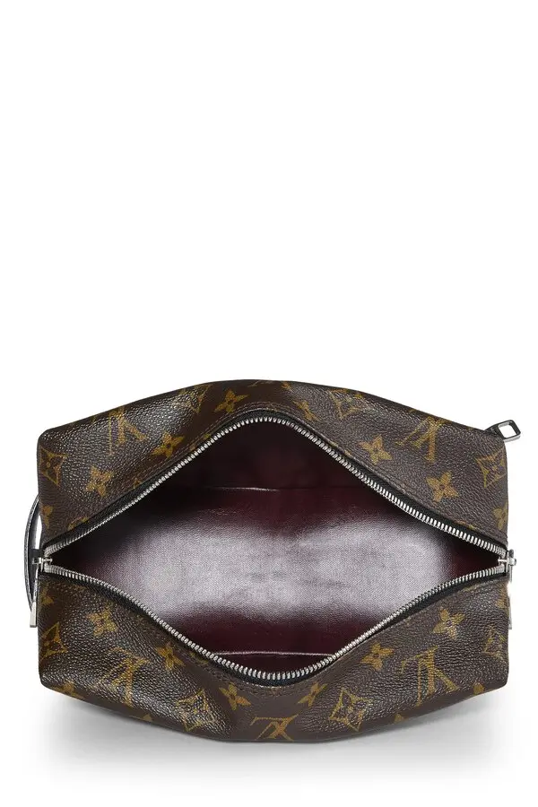 LOUIS VUITTON Monogram Canvas Toiletry Kit