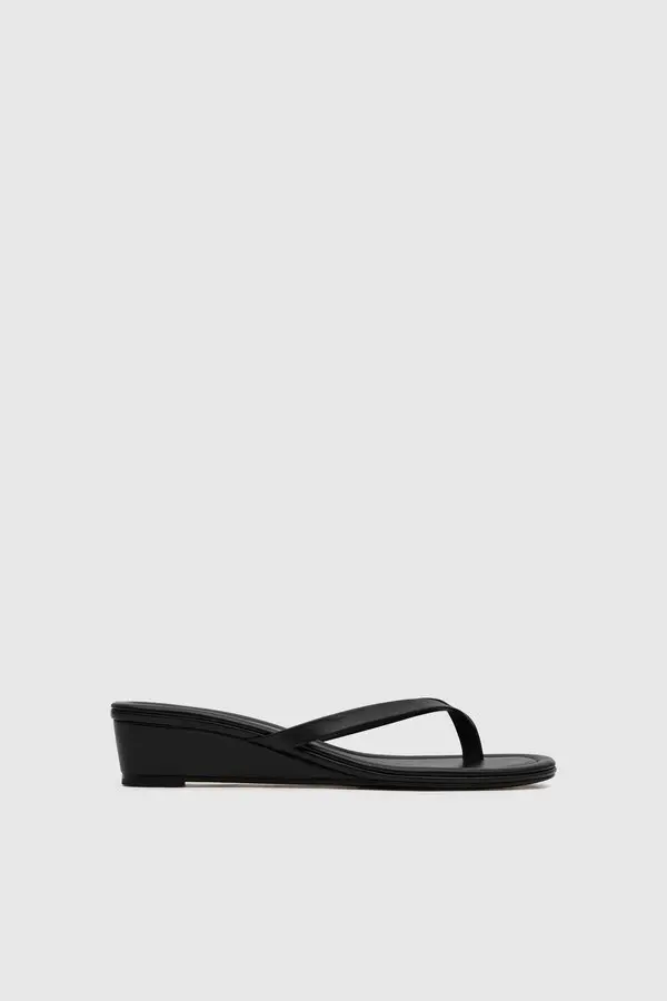ST. AGNI Thong Wedge - Black