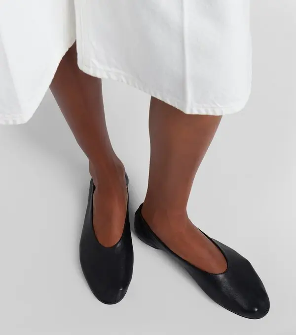 TOTEME Leather Ballet Flats - Black