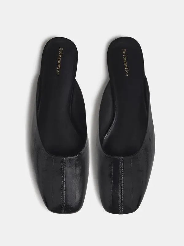 REFORMATION Inez Flat Mule - Black