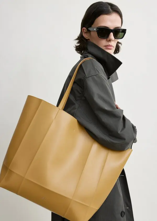 TOTEME Roam Leather Tote