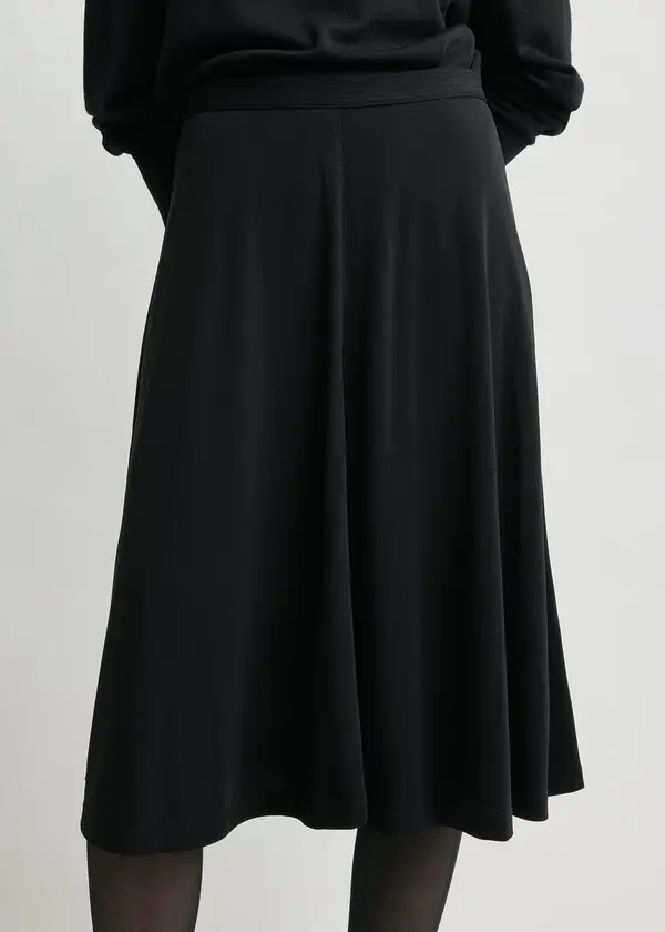 TOTEME Short Fluid Jersey Skirt