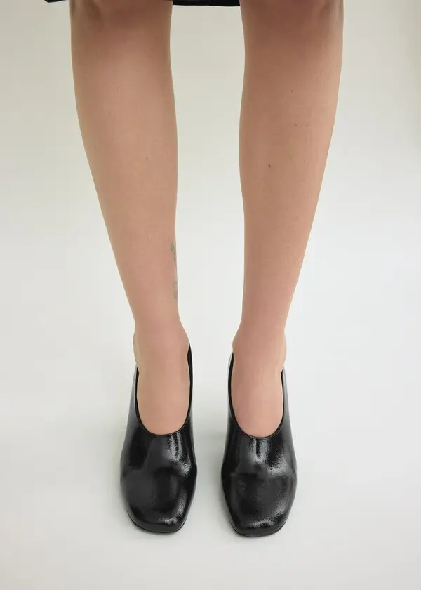 TOTEME Contour Naplack Pumps