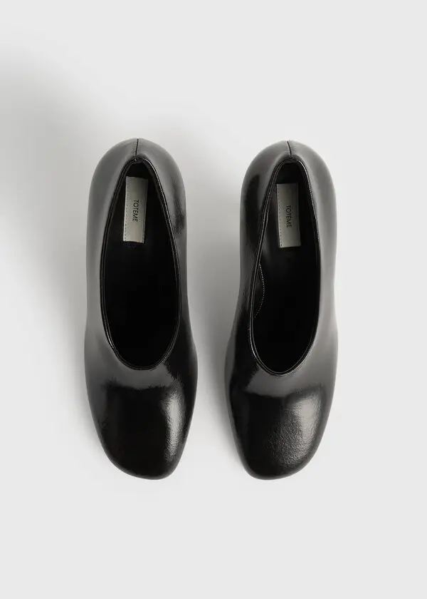 TOTEME Contour Naplack Pumps