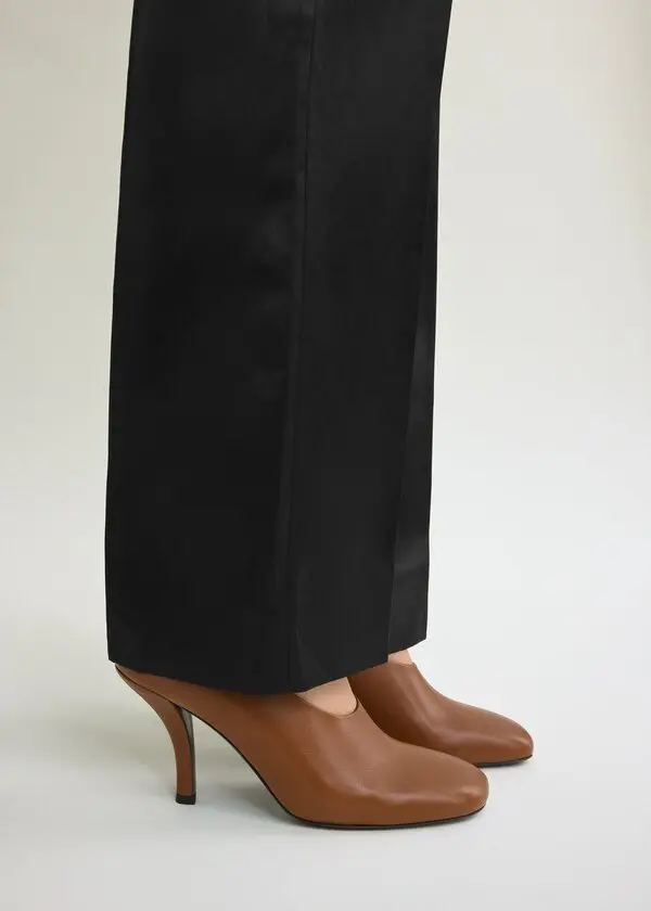 TOTEME Contour Nappa Pumps