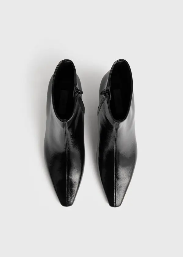TOTEME Slim Naplack Ankle Boots