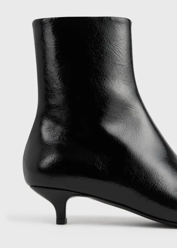 TOTEME Slim Naplack Ankle Boots