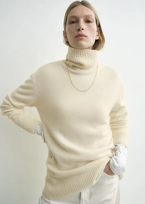 TOTEME Cashmere Turtleneck