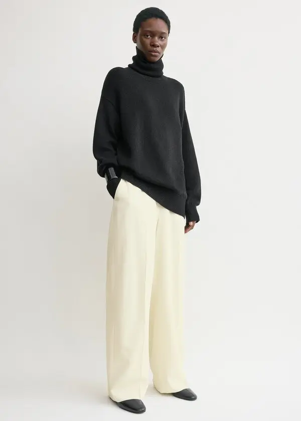 TOTEME Longline Turtleneck - Black