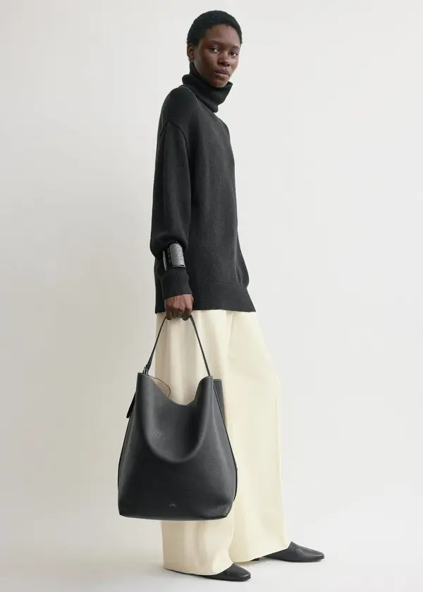 TOTEME Belted Grained-leather Tote Black