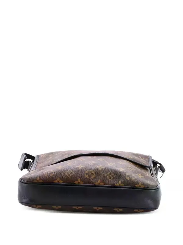 LOUIS VUITTON Bass Messenger Bag Mm