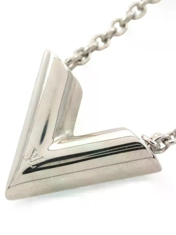 LOUIS VUITTON Essential V Necklace
