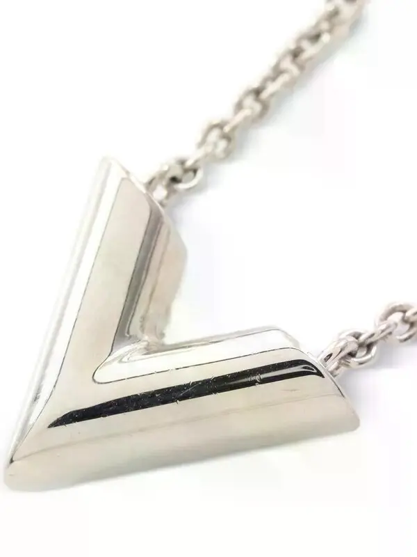 LOUIS VUITTON Essential V Necklace